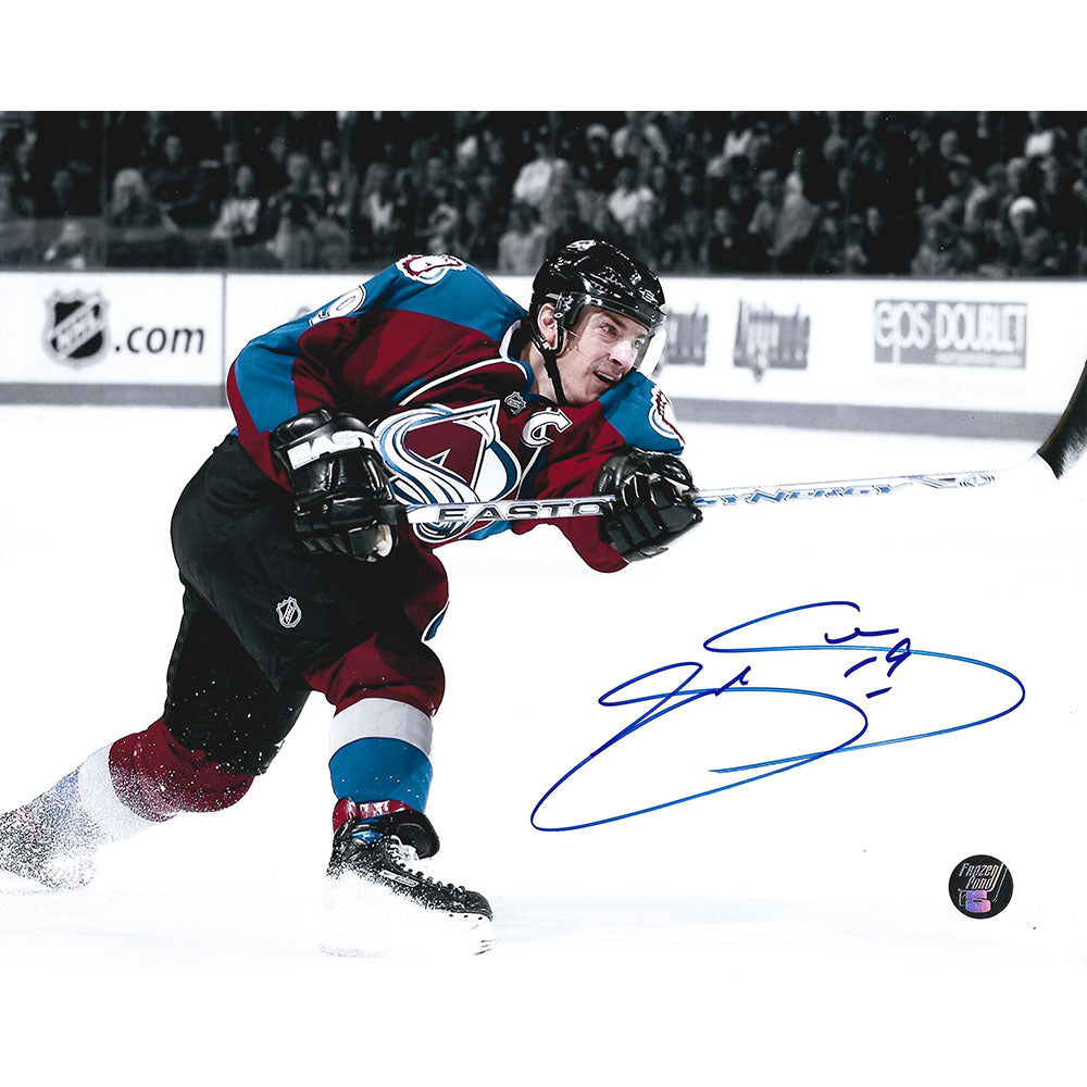 Joe Sakic Autographed Colorado Avalanche 8X10 Photo – Frozen Pond