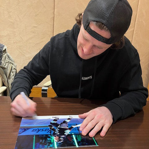 Jared McCann Autographed Seattle Kraken 8X10 Photo (Fish Toss) – Frozen ...
